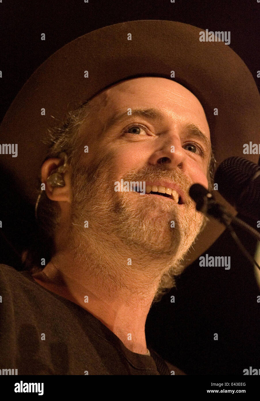 Lead singer fran healy hi-res stock photography and images - Alamy