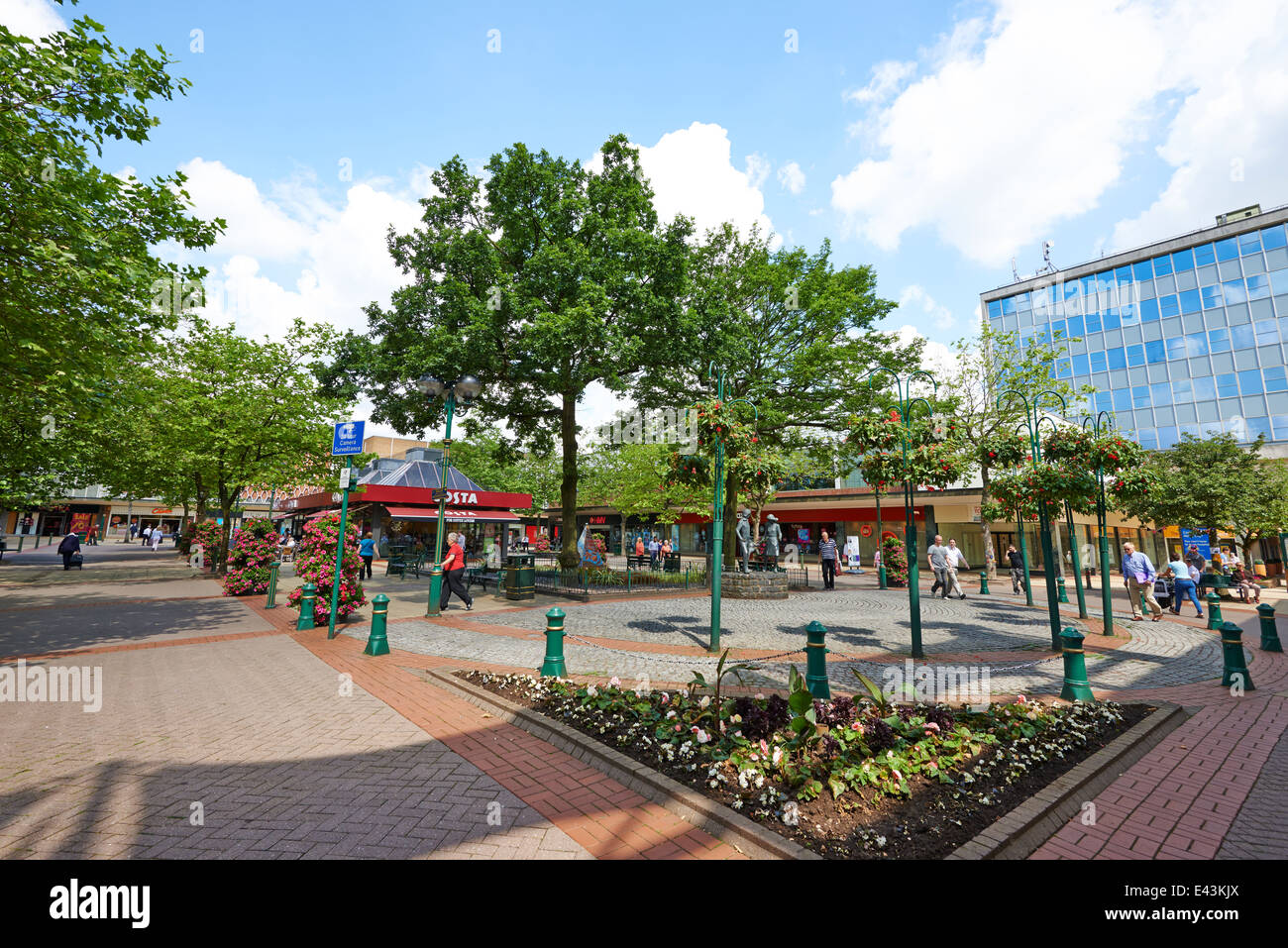 Mell square shopping centre hi-res stock photography and images - Alamy