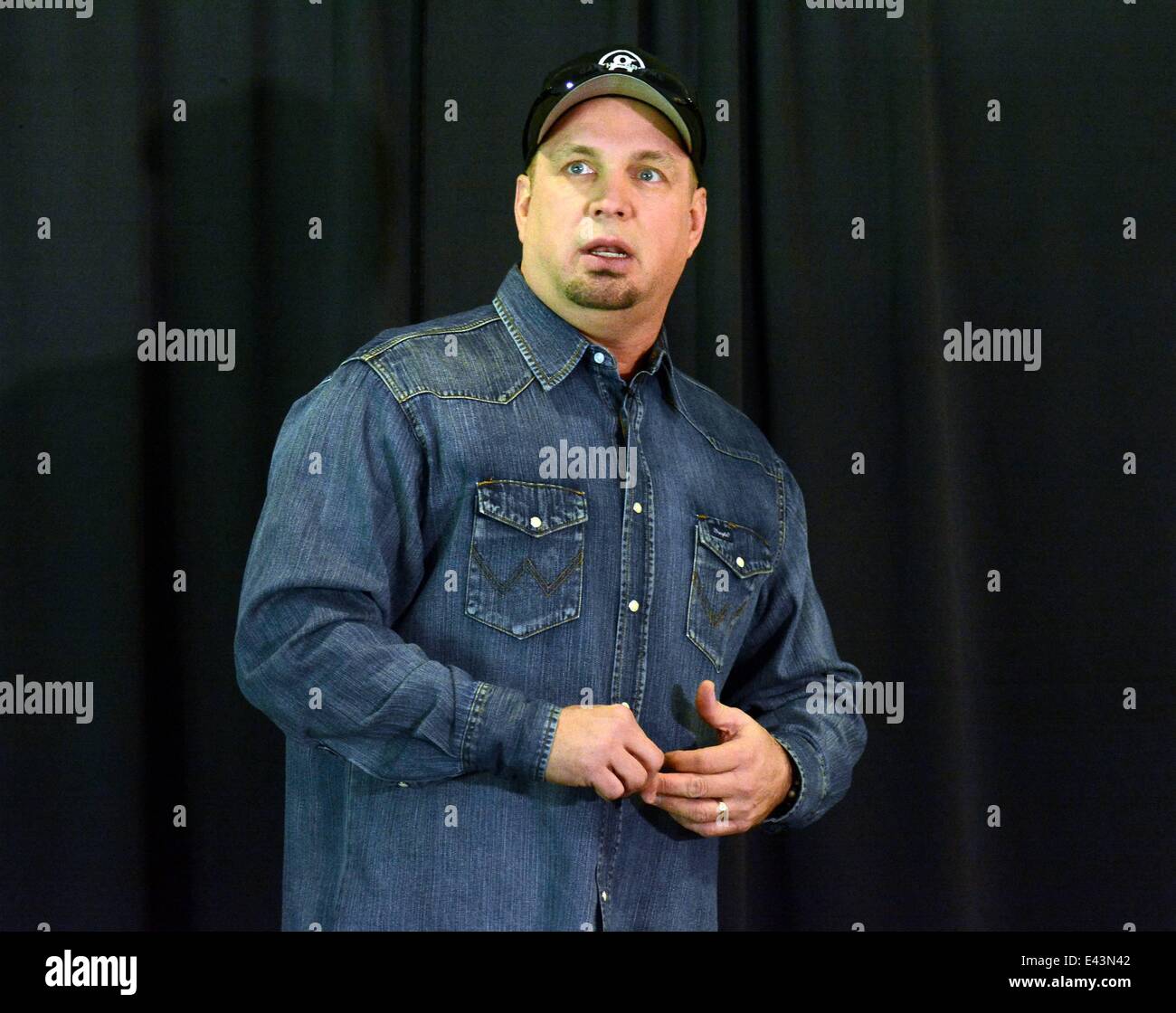 Garth brooks croke park hi-res stock photography and images - Alamy