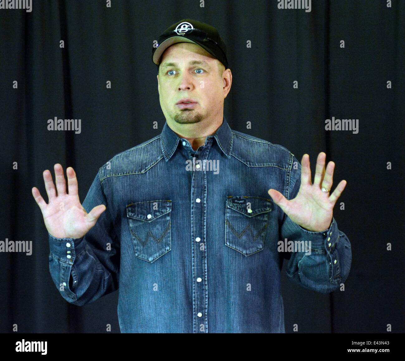 Garth brooks croke park hi-res stock photography and images - Alamy
