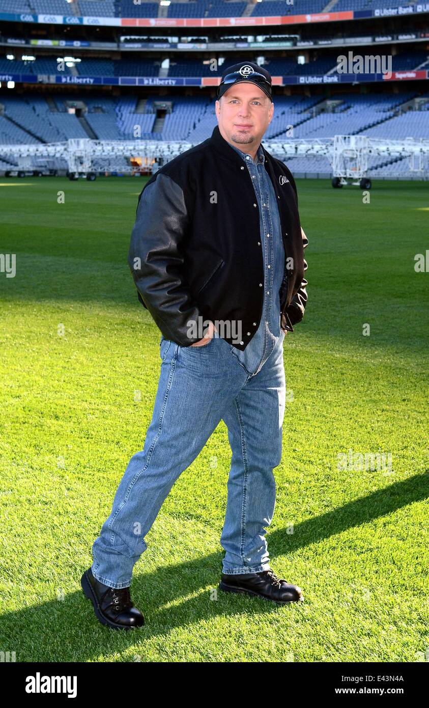 Garth brooks croke park hi-res stock photography and images - Alamy