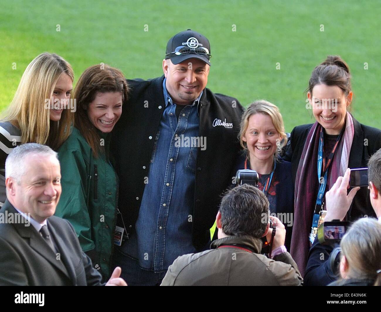 Garth Brooks announces he will play Ireland for the first time in 17 ...