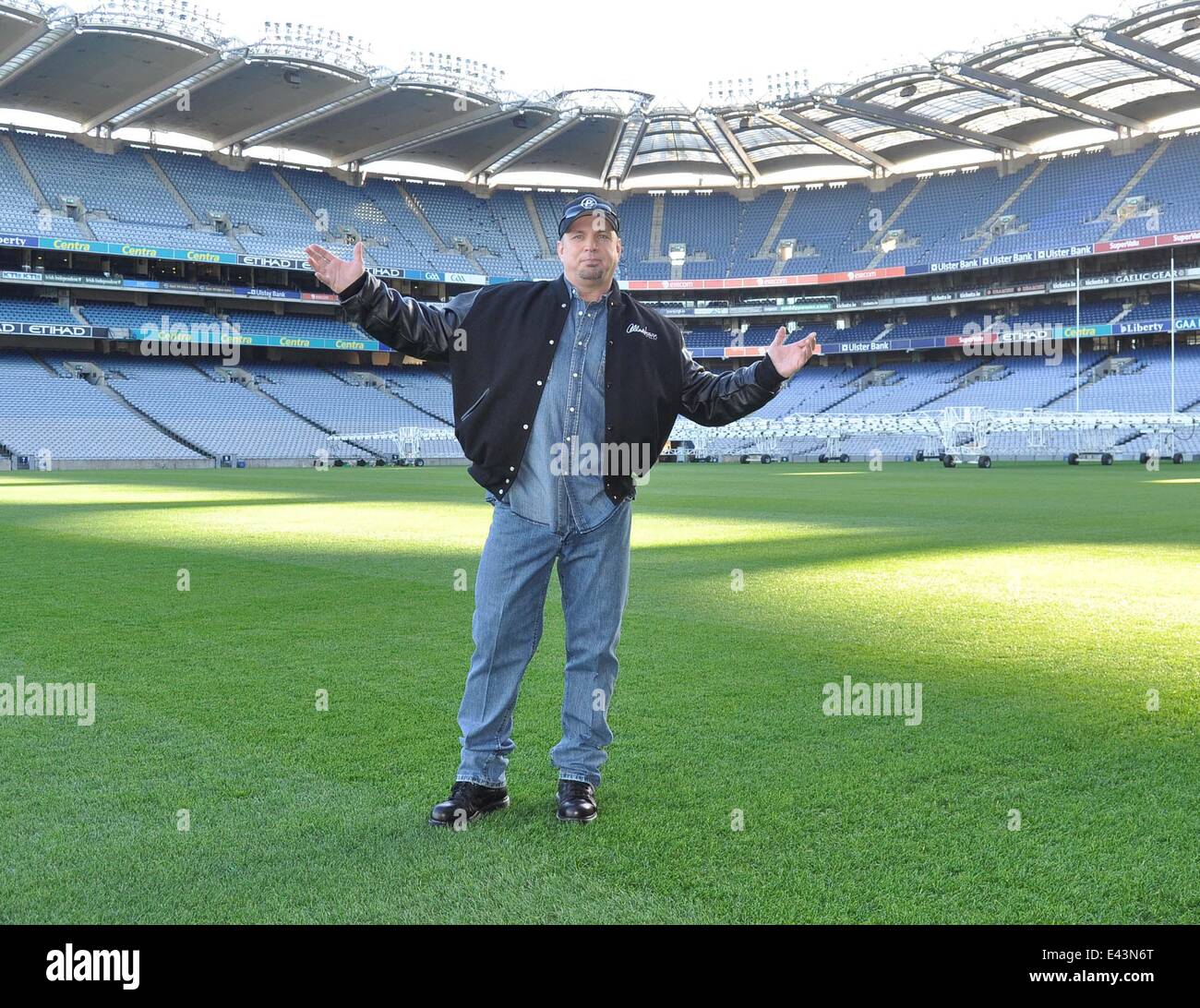 Garth Brooks announces he will play Ireland for the first time in 17 ...