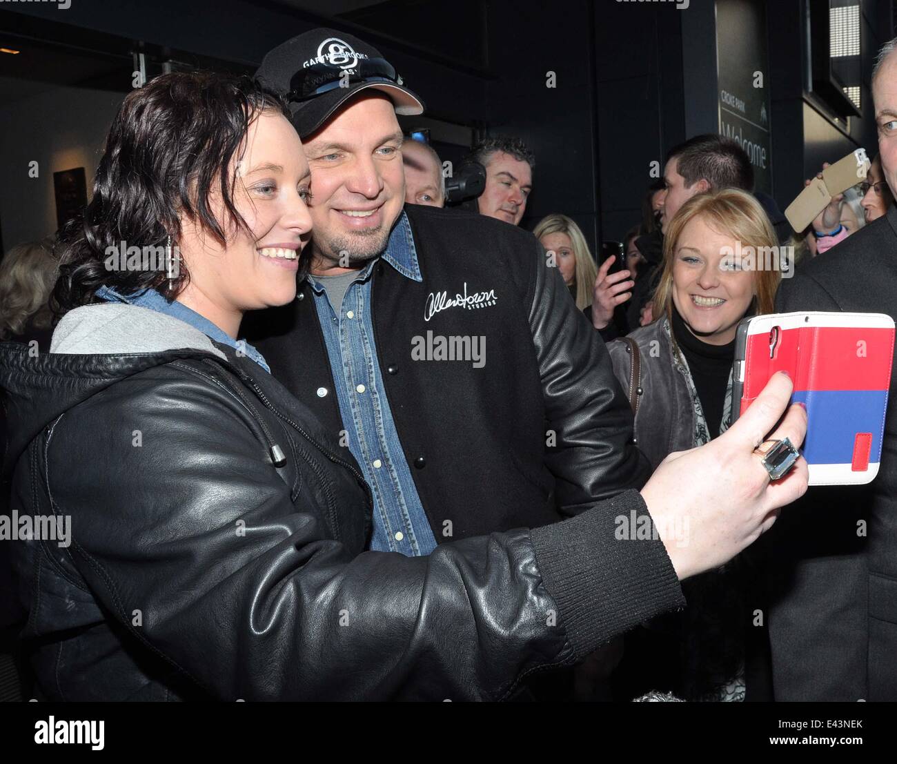 Garth Brooks meets fans outside Croke Park following a photocall ...