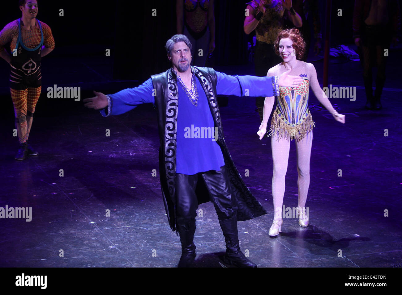 Annie Potts from TV's Designing Women takes her first night curtain ...