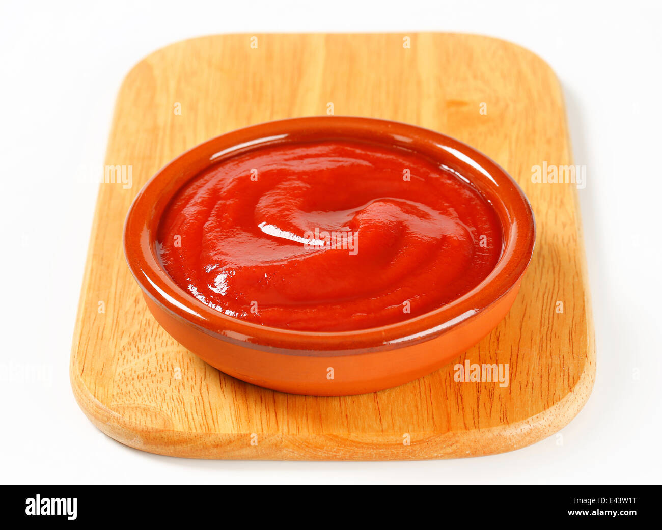 Bowl of smooth tomato puree Stock Photo - Alamy