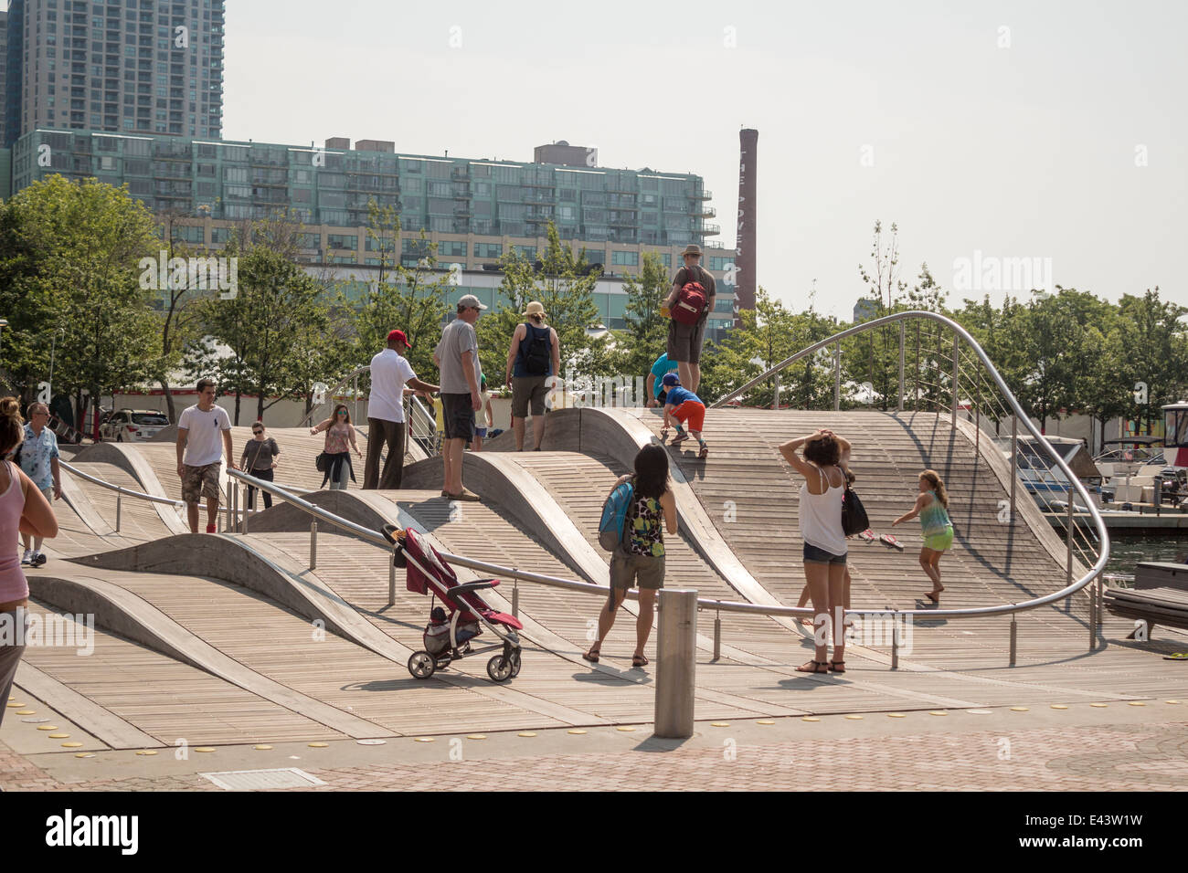 Toronto waterfront wavedeck hi-res stock photography and images - Alamy