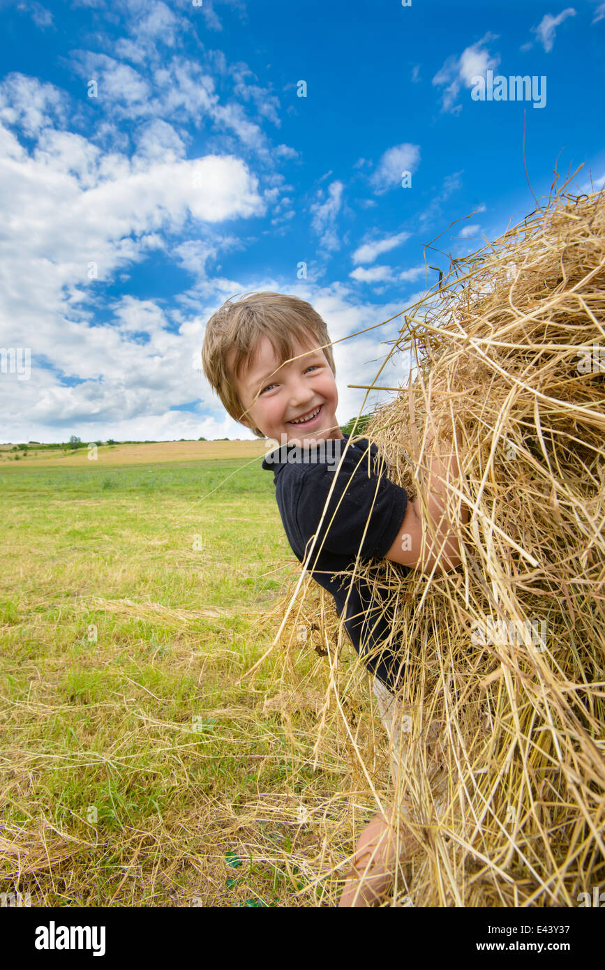 Kid playing with straw in a sunny summer day Stock Photo - Alamy