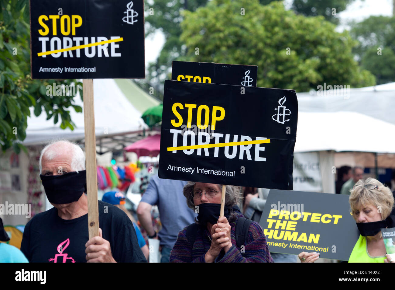 Amnesty international protest uk hi-res stock photography and images ...