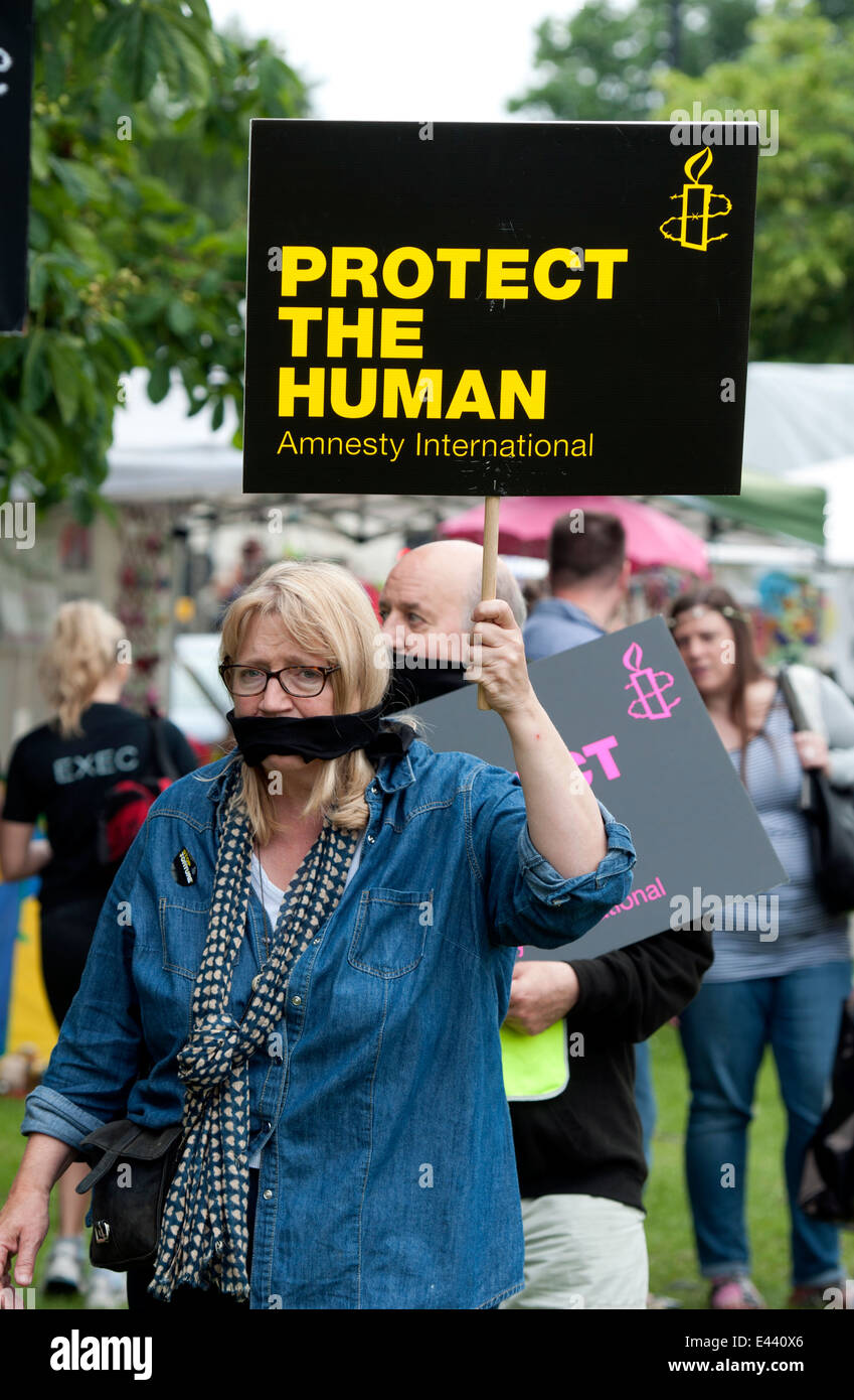 Amnesty international protest uk hi-res stock photography and images ...