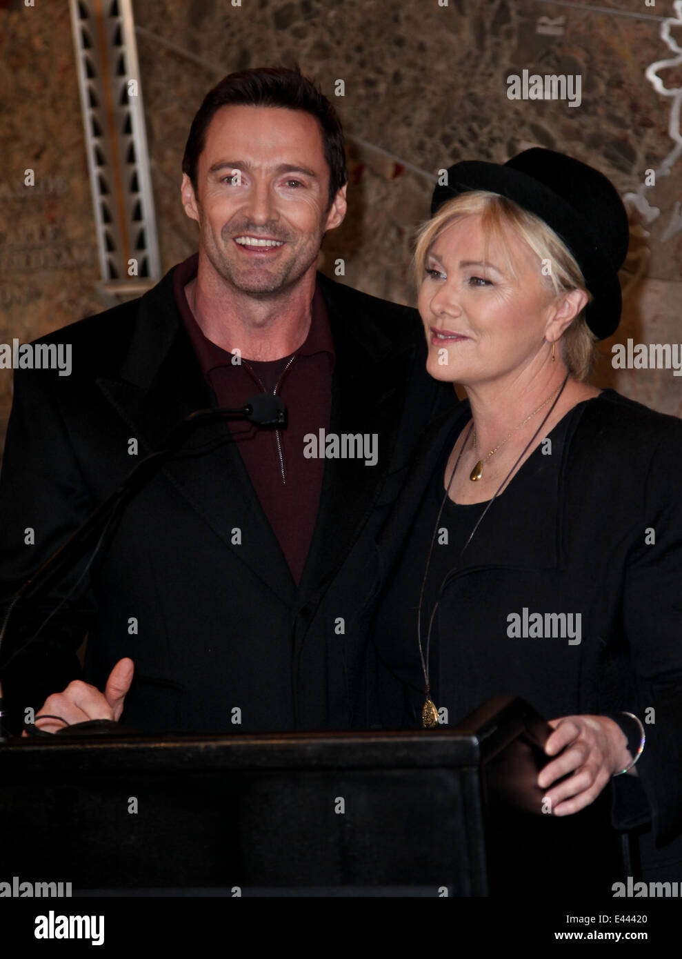 Hugh Jackman lights the Empire State Building Green and Gold in NYC to ...