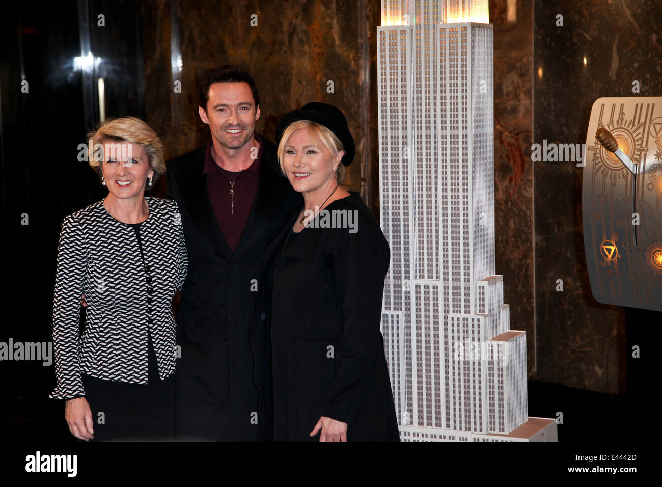 Hugh Jackman lights the Empire State Building Green and Gold in NYC to ...