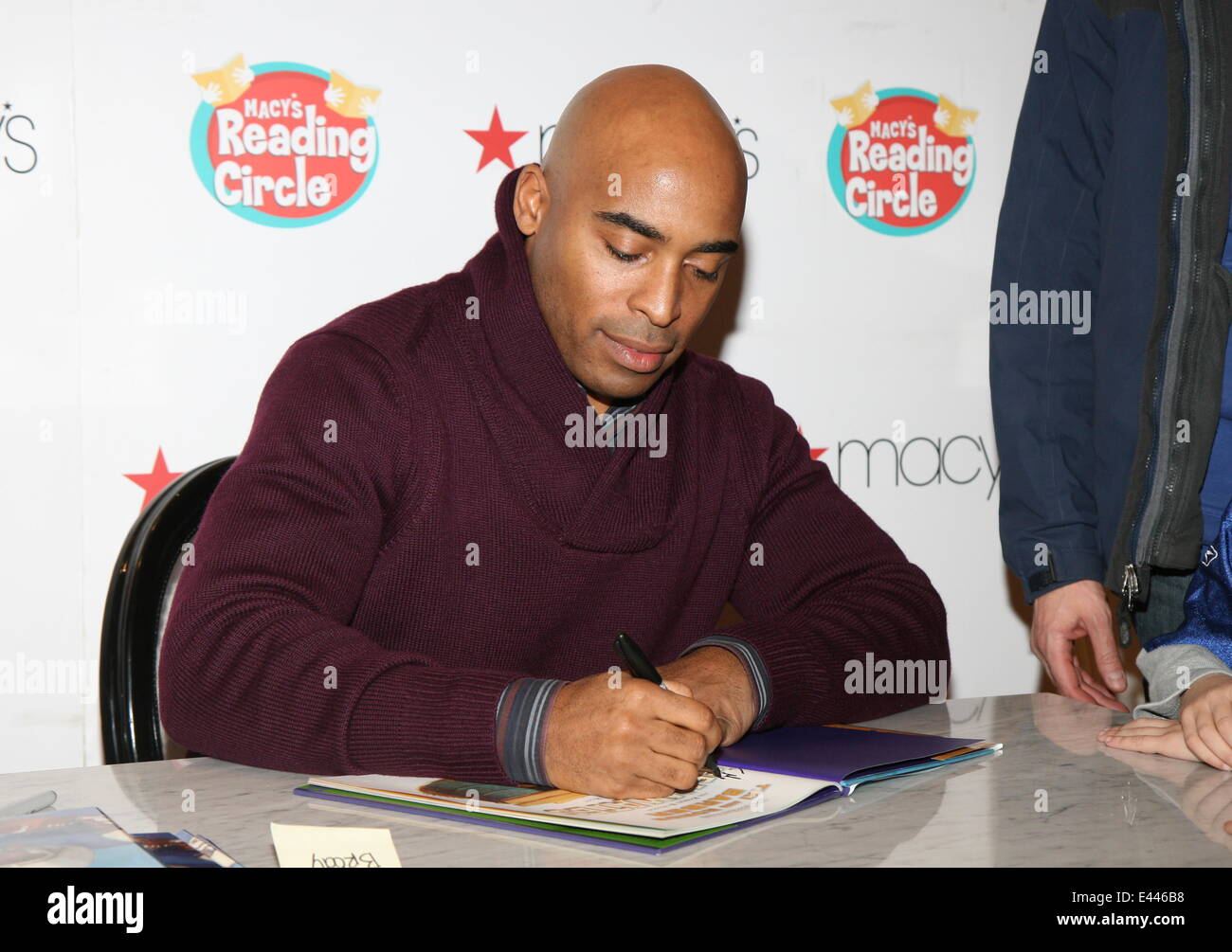 Macy's Herald Square welcomes former New York Giants running back Tiki ...