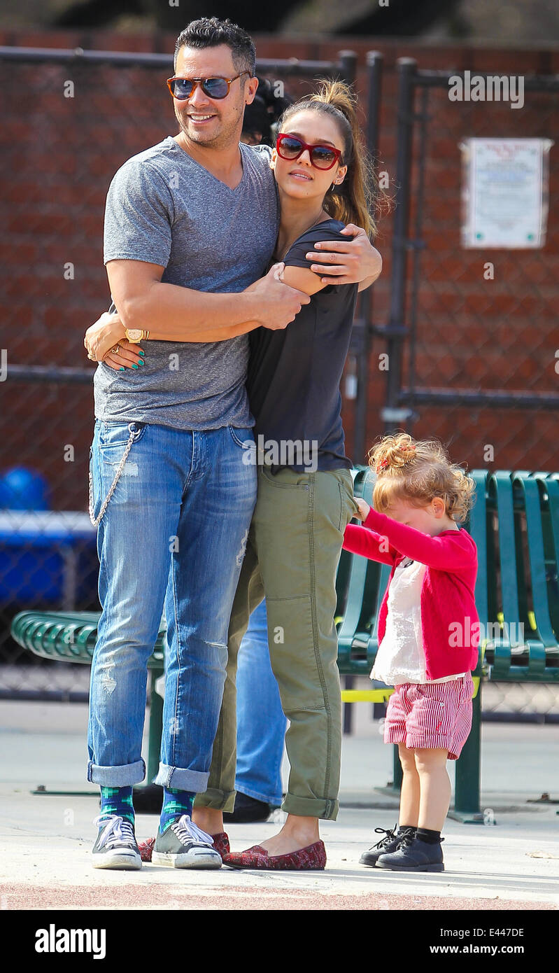 Jessica Alba and Cash Warren enjoy a day at the park with their two ...