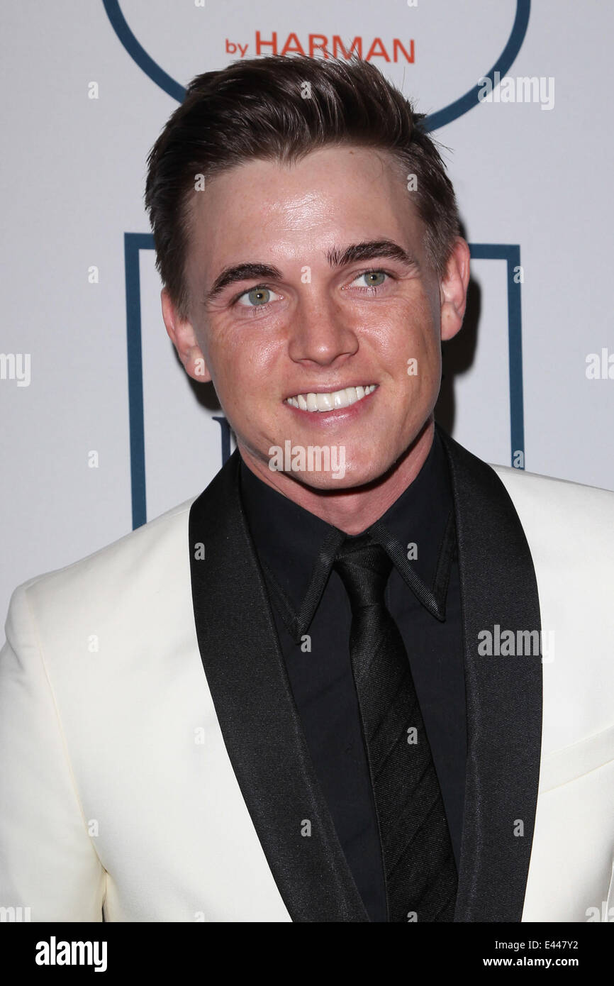 2014 Pre-Grammy Gala & Grammy Salute to Industry Icons - Clive Davis at ...