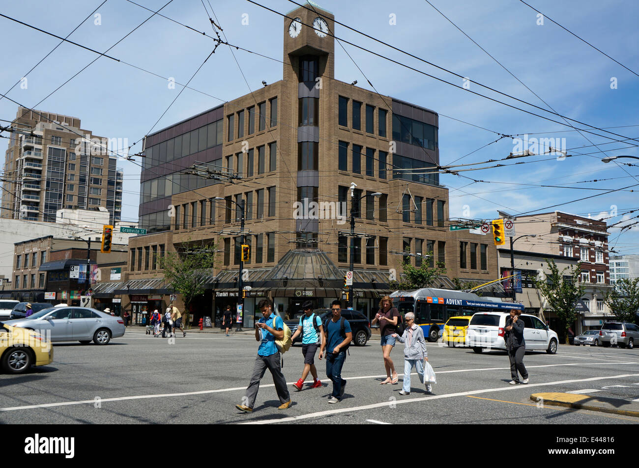 Pedestrians vancouver hi-res stock photography and images - Alamy
