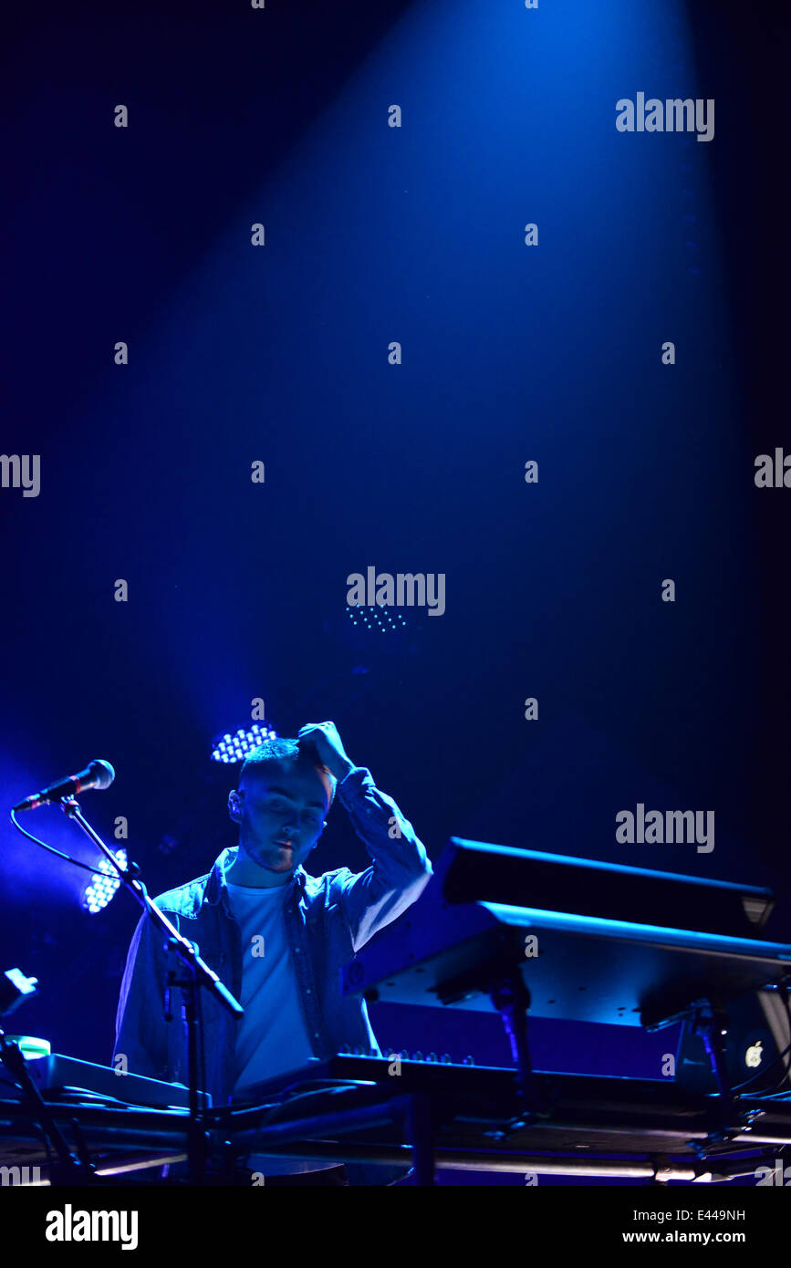 Disclosure perform live in concert at Fillmore Miami Beach at Jackie ...