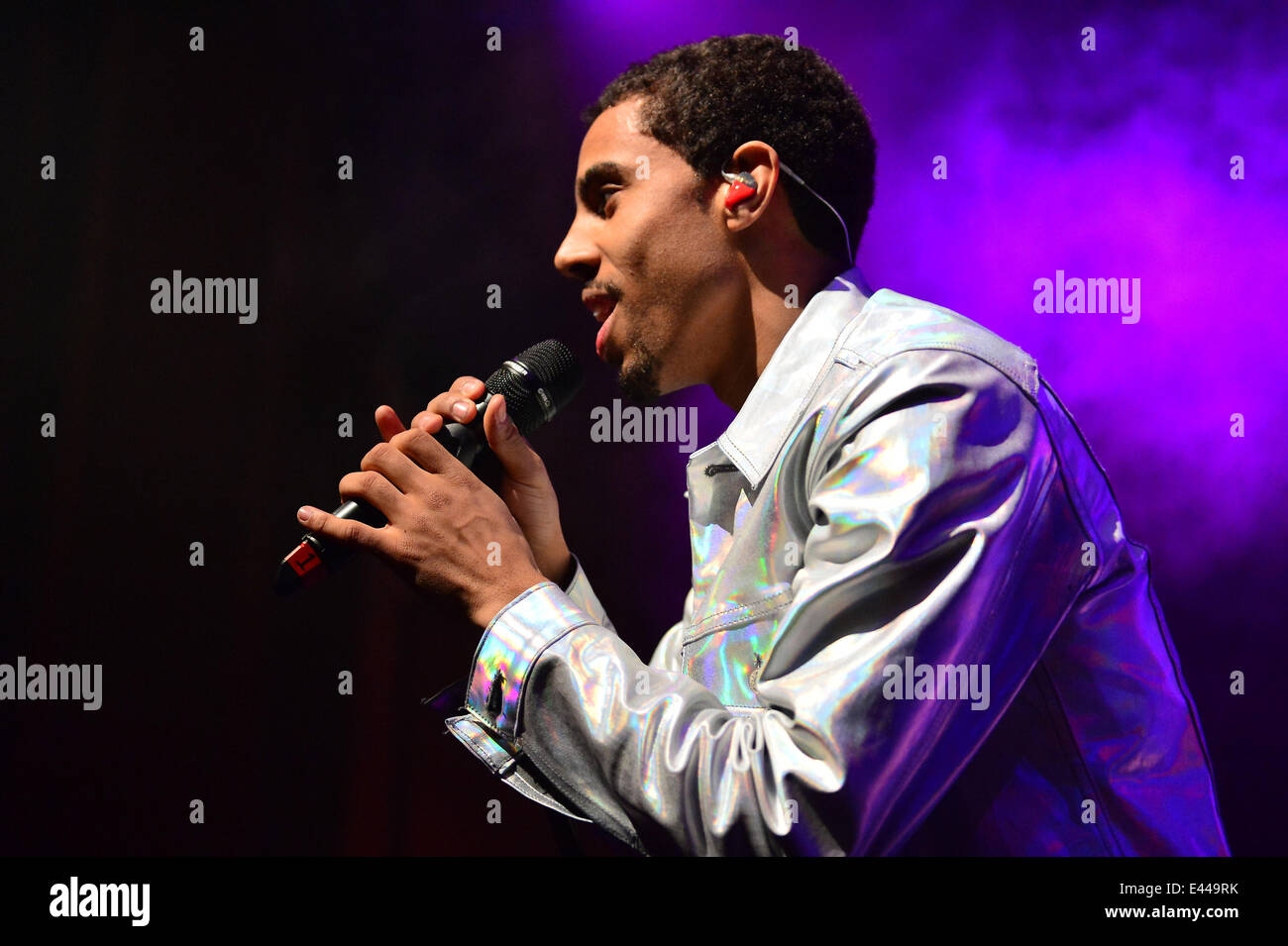 Vic Mensa performs live on stage at Fillmore Miami Beach at Jackie ...