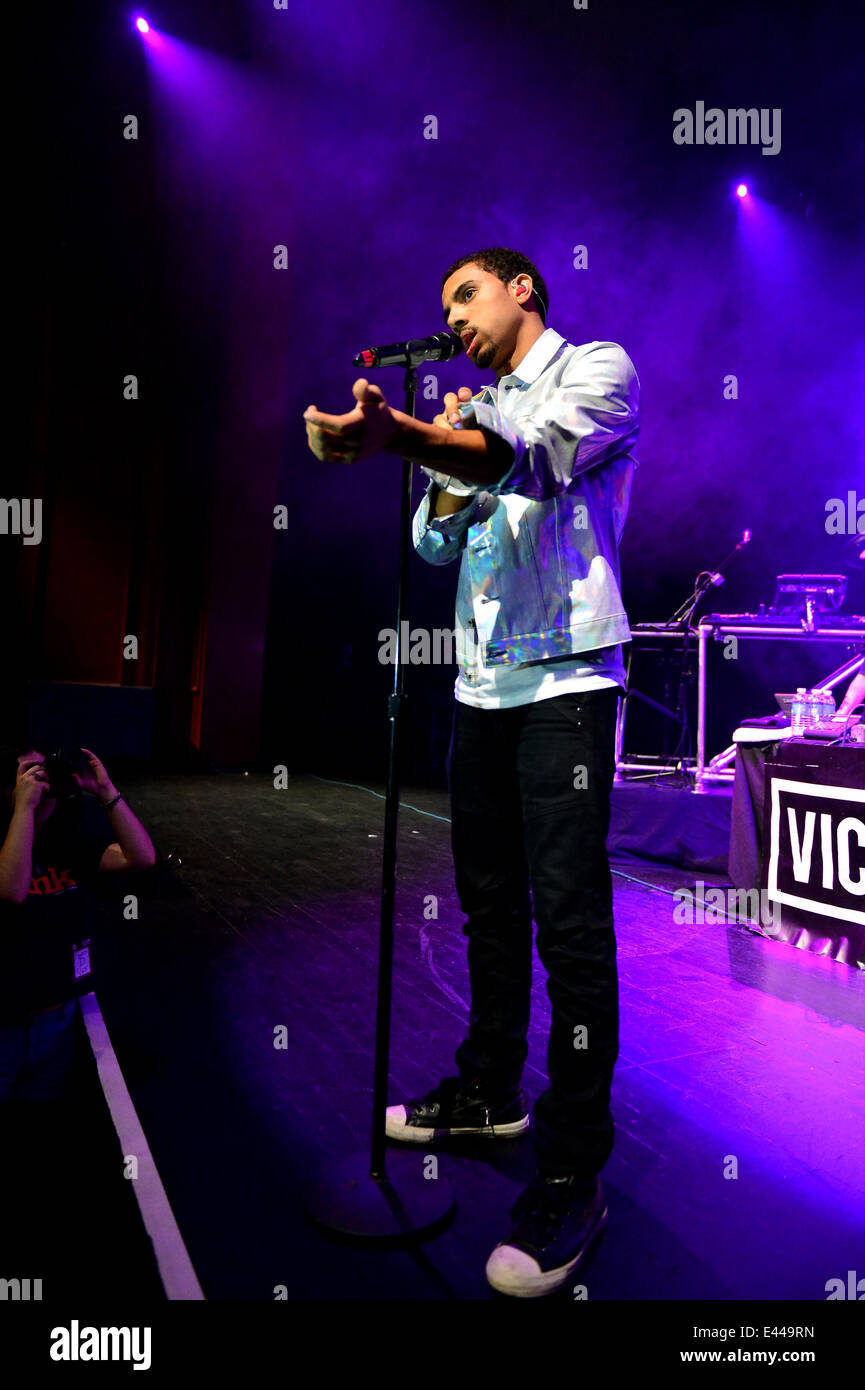 Vic Mensa performs live on stage at Fillmore Miami Beach at Jackie ...