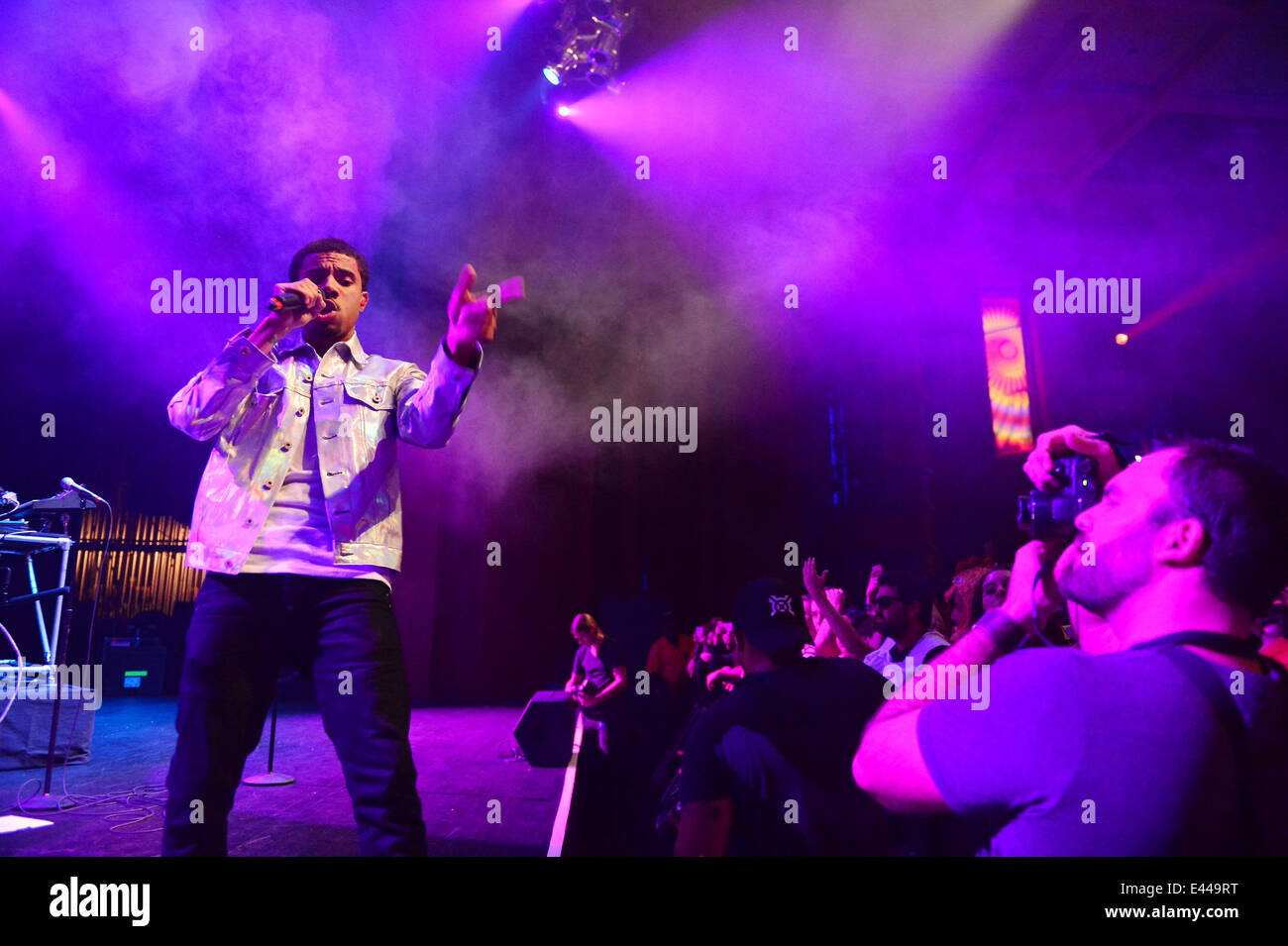 Vic Mensa performs live on stage at Fillmore Miami Beach at Jackie ...