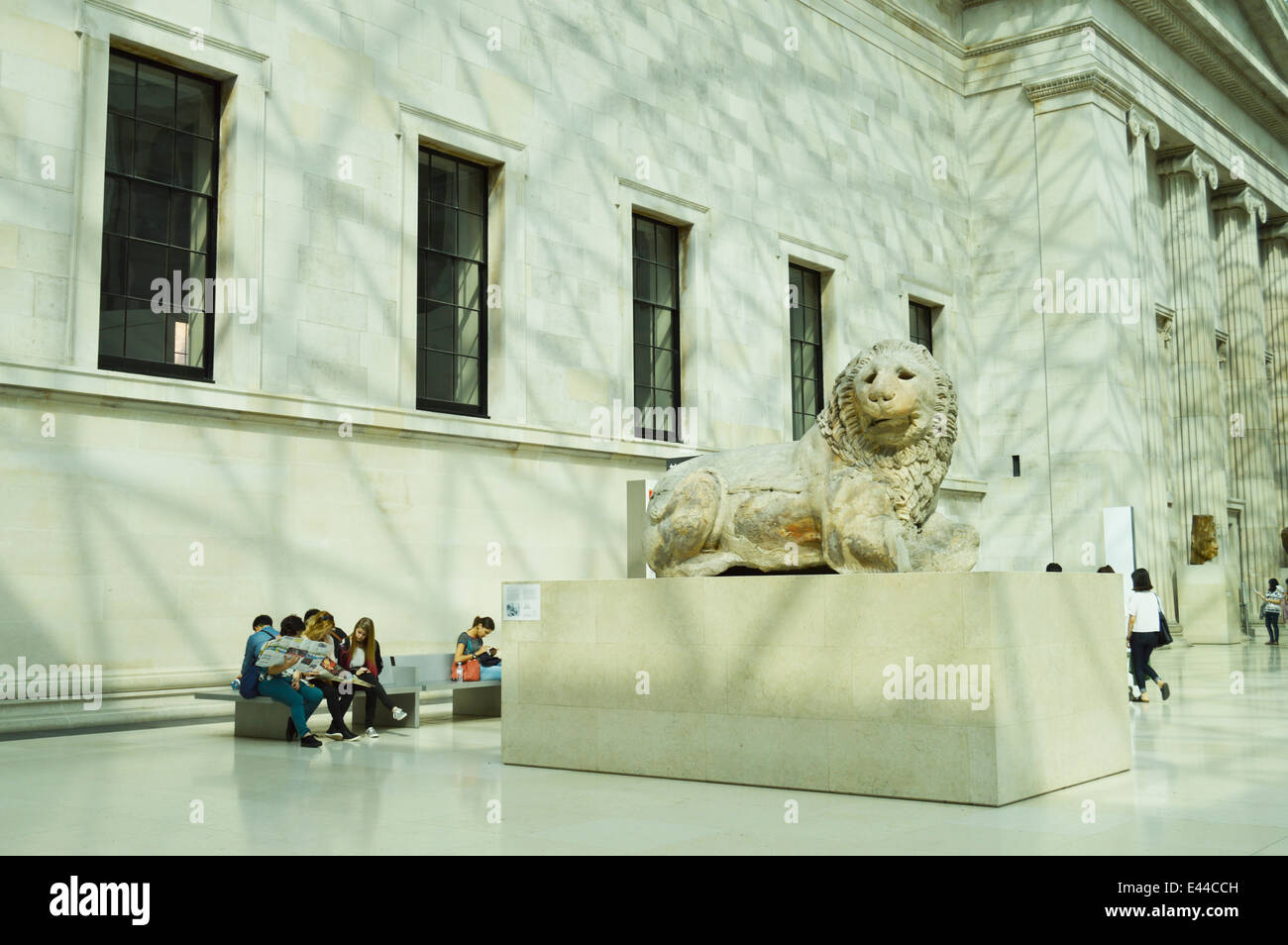 Atrium space british museum london hi-res stock photography and images ...