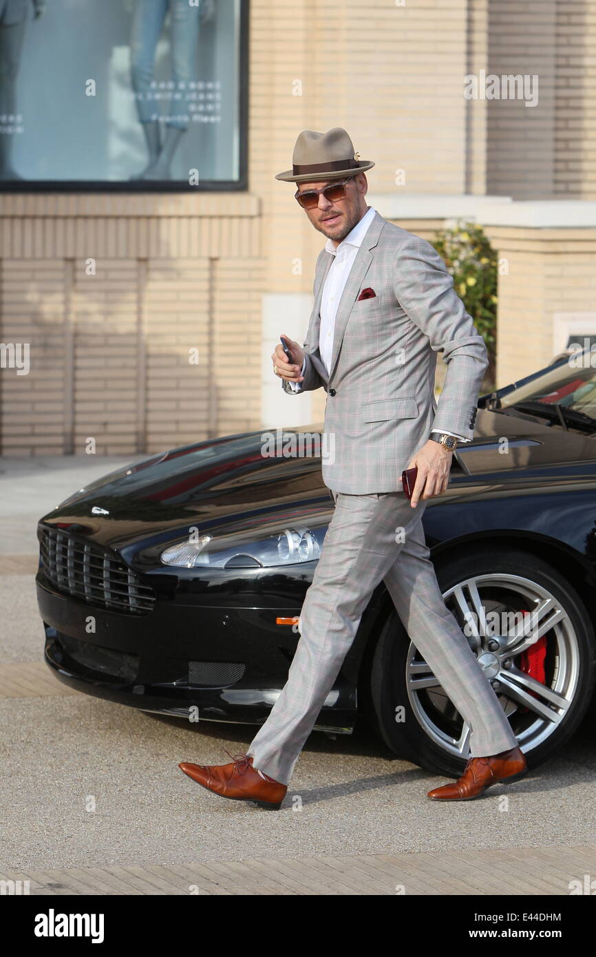 Matt Goss and Robin Antin seen shopping together at Barneys of New York ...