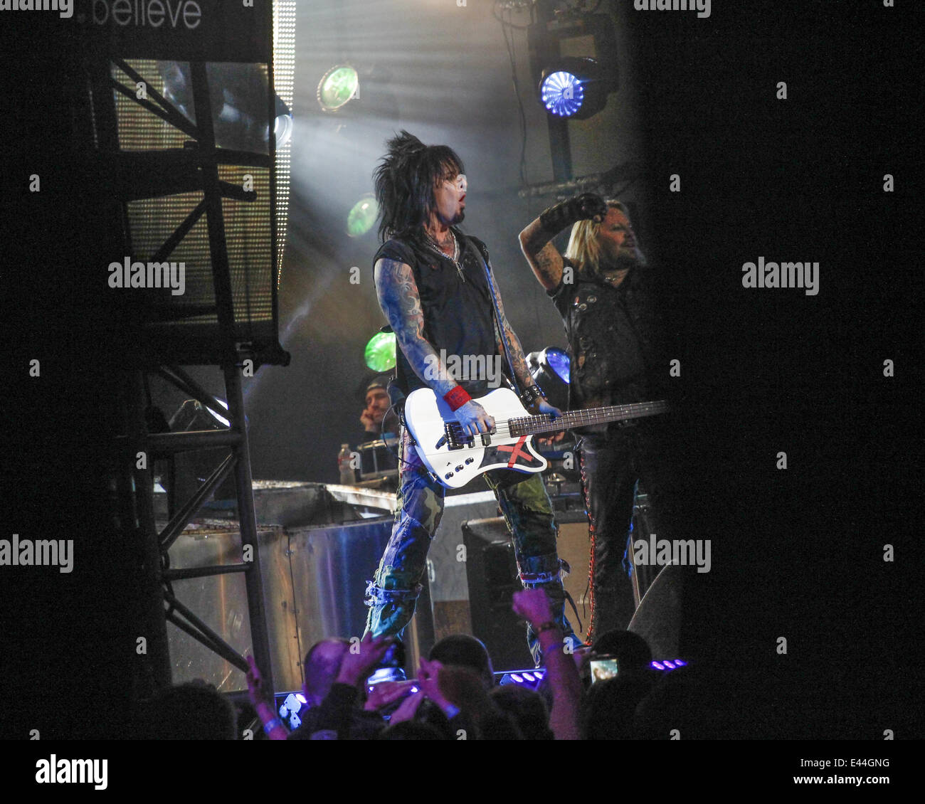 Motley Crue perform on Jimmy Kimmel Live Featuring: Motley Crue,Nikki ...