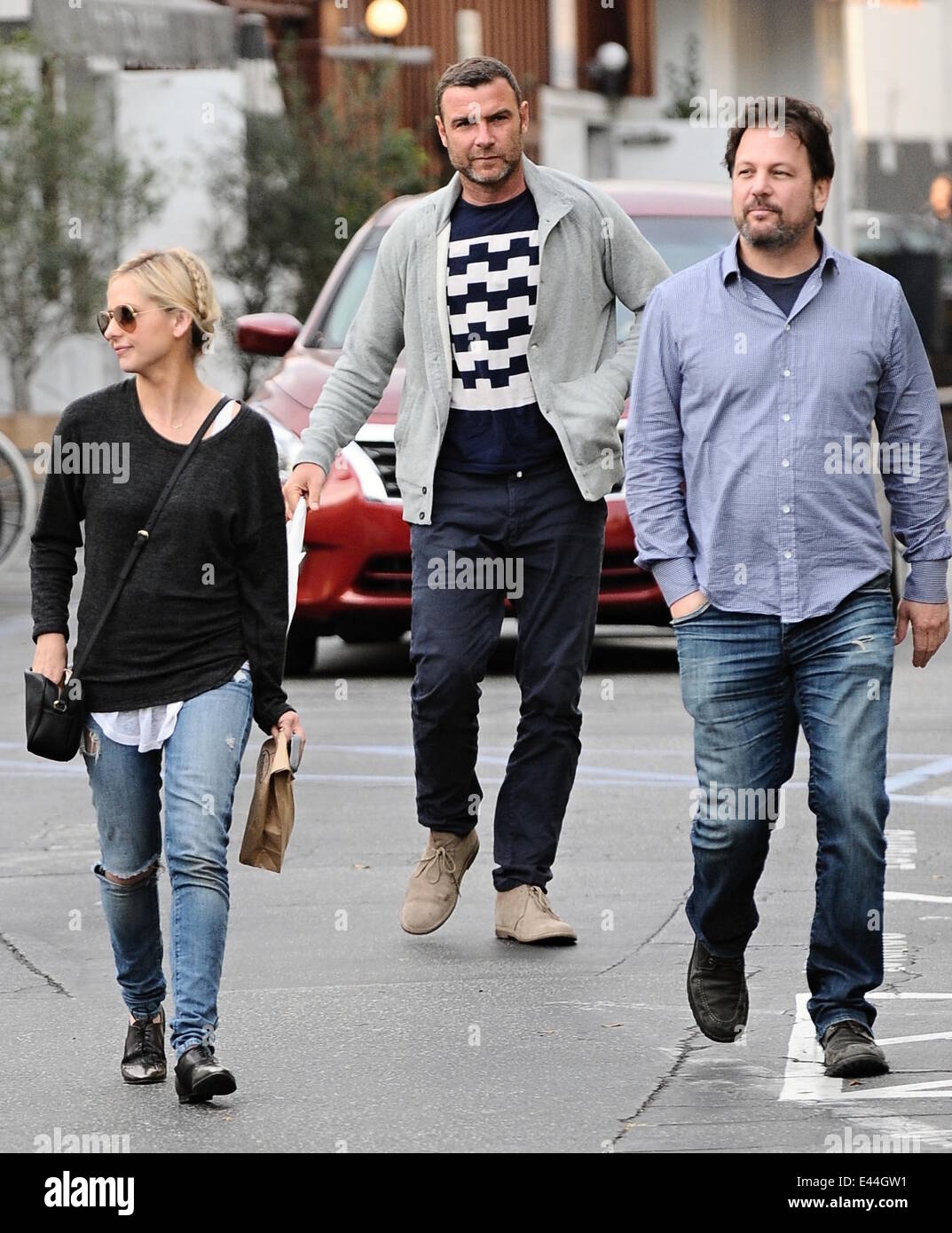 Sarah Michelle Gellar and Liev Schreiber meeting in The Brentwood ...