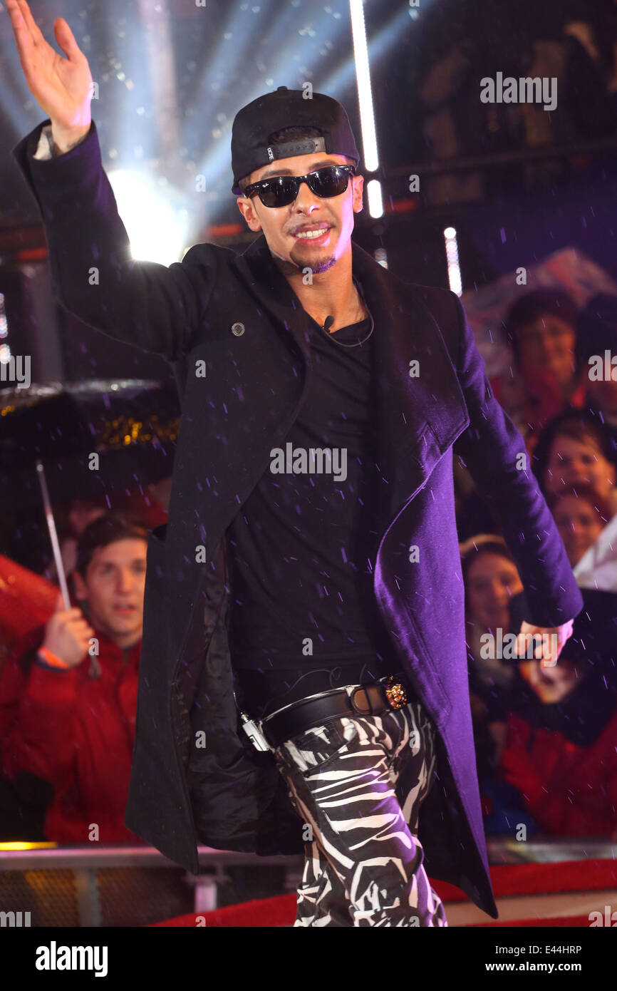 Celebrity Big Brother Final 2014 - Celebrities leave the Big Brother ...