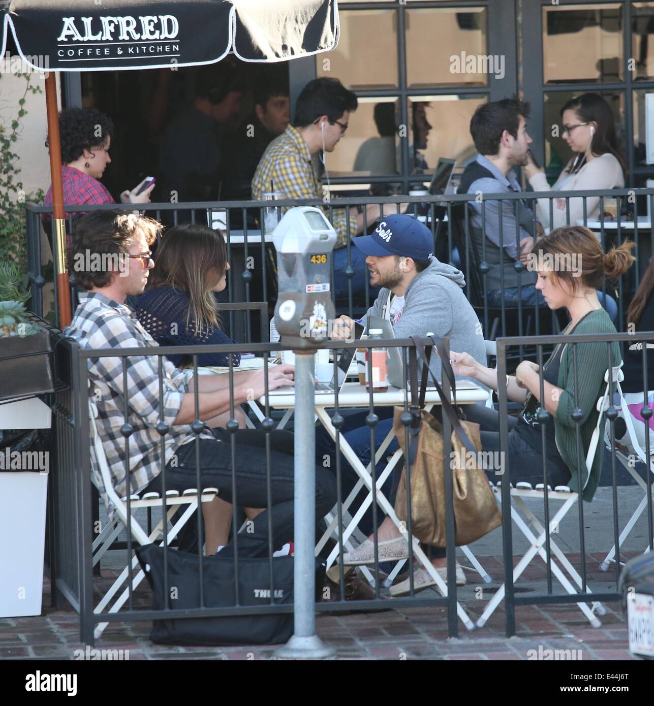 Jerry Ferrara and his girlfriend, Breanne Racano have lunch at Alfred's ...