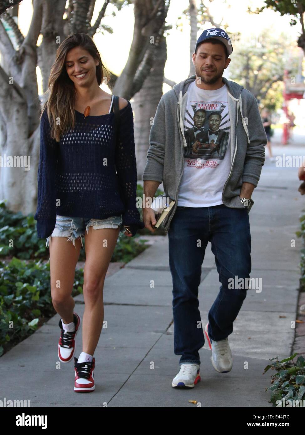 Jerry Ferrara and his girlfriend, Breanne Racano have lunch at Alfred's ...