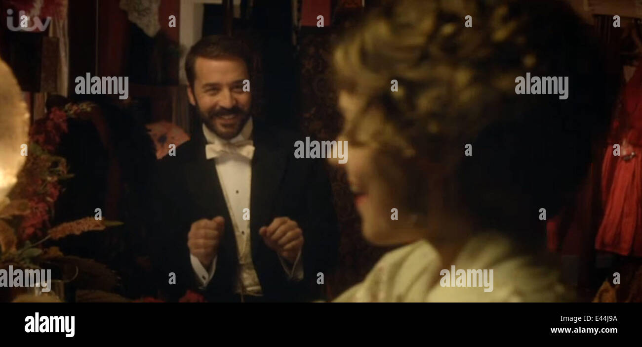 Jeremy Piven and Zoe Tapper star as Harry Selfridge and Ellen Love in ...