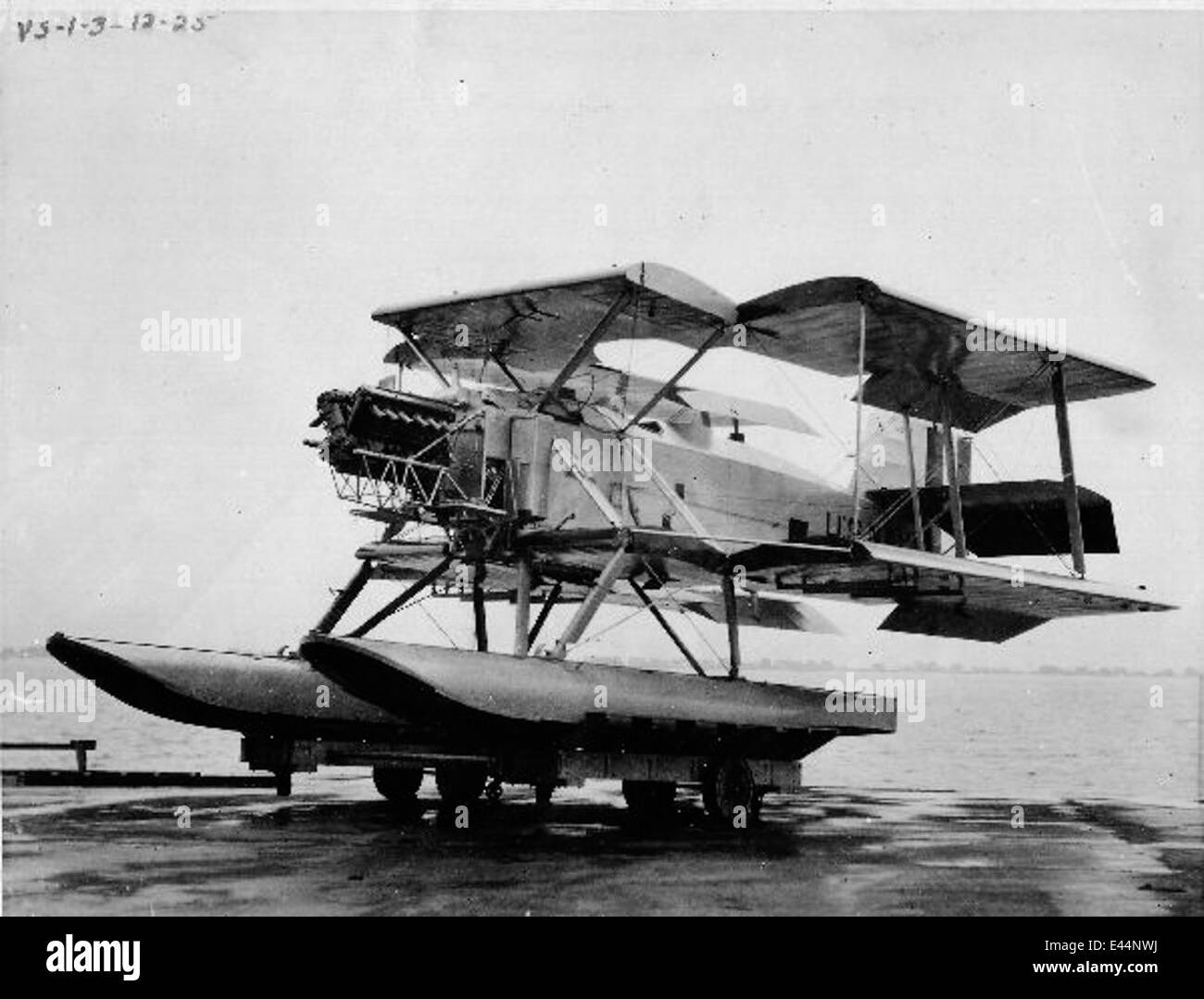 Wings of an aircraft Black and White Stock Photos & Images - Alamy