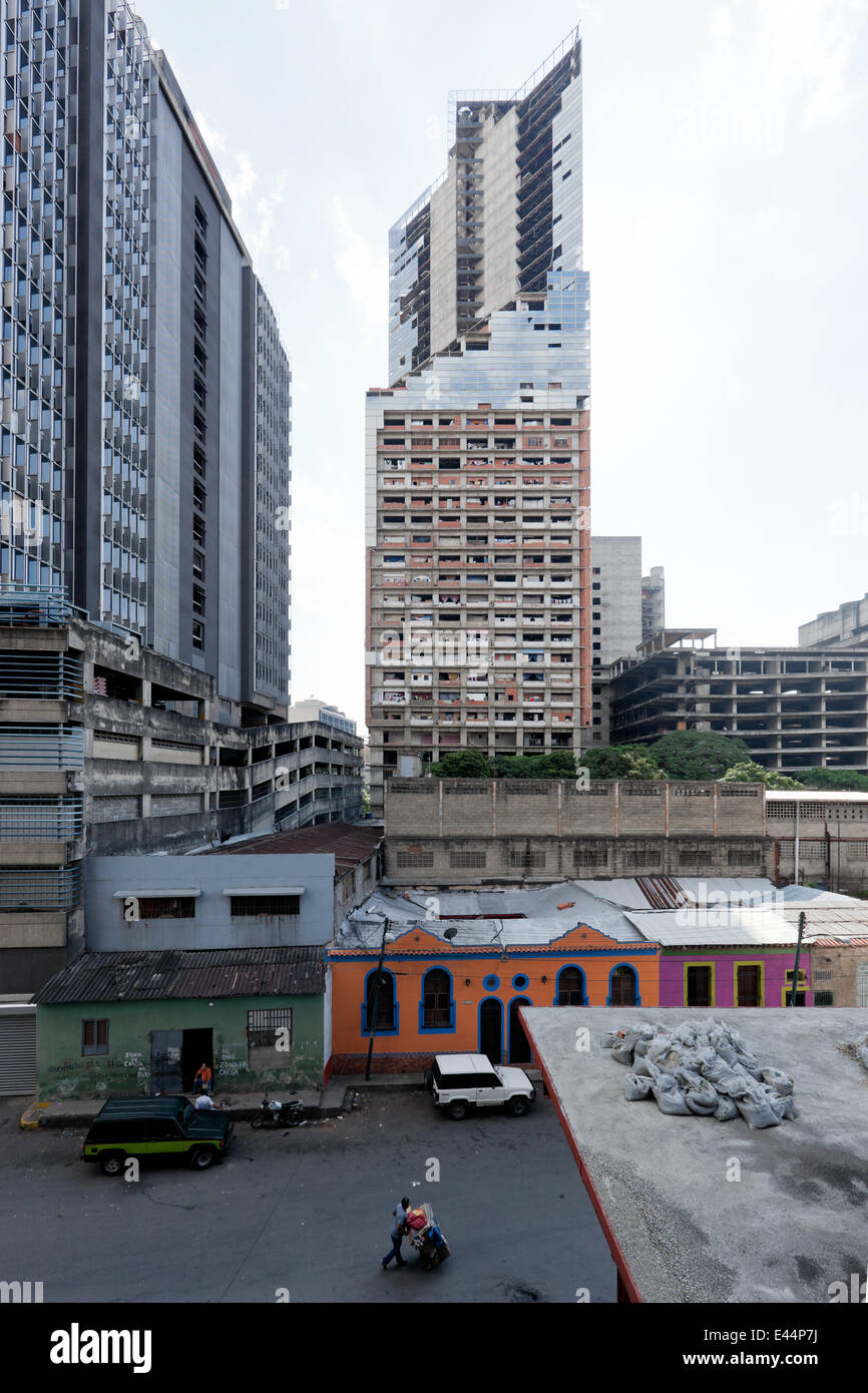 Torre de david skyscraper squatters hi-res stock photography and images ...