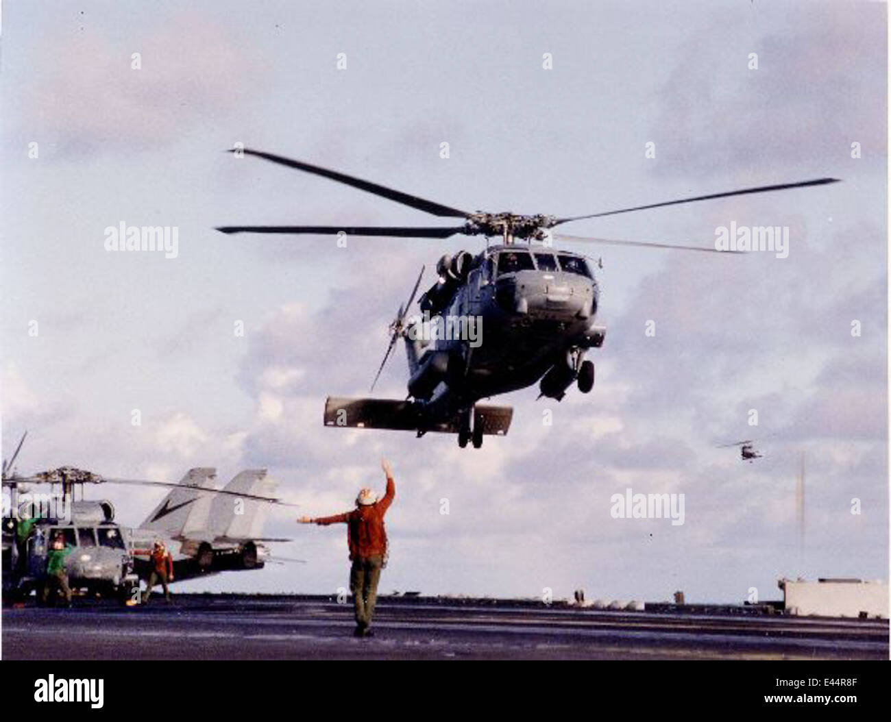 An HH-60H Seahawk helicopter approaches for a carrier landing ...