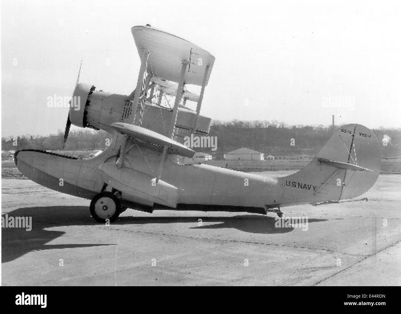 The Great Lakes XSG-1 amphibious aircraft is shown from the side ...