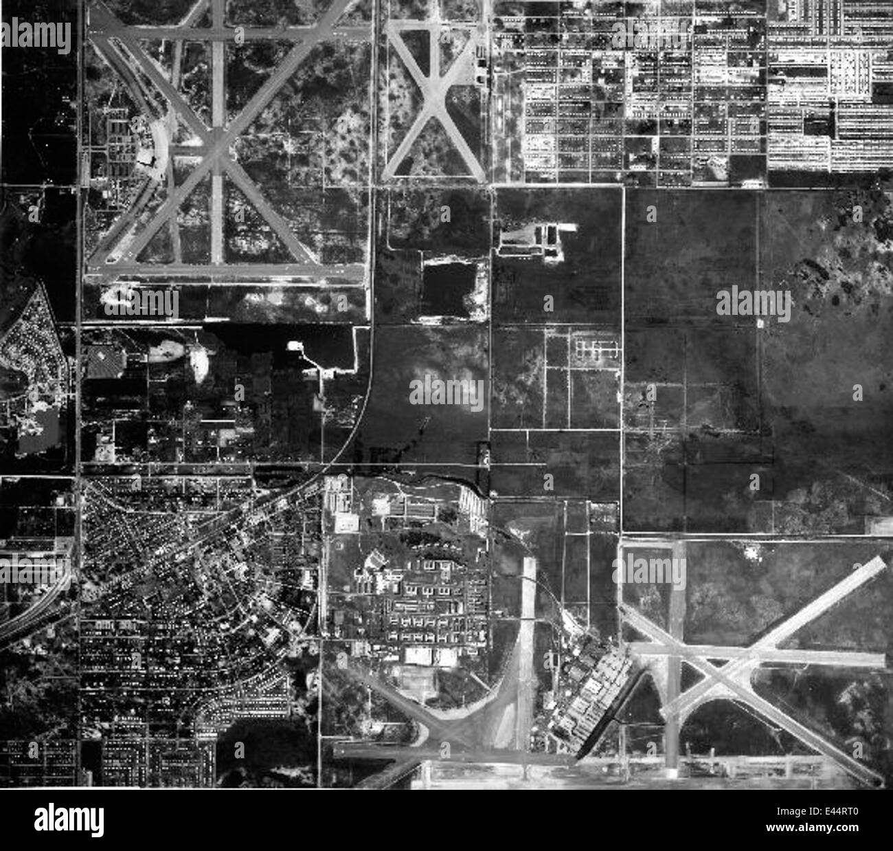 Aerial view of Marine Corps Air Station (MCAS) Miami in 1954 ...