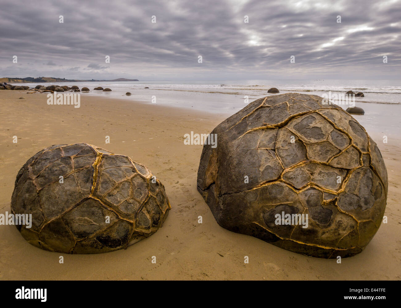 Famous moeraki boulders south island hi-res stock photography and ...