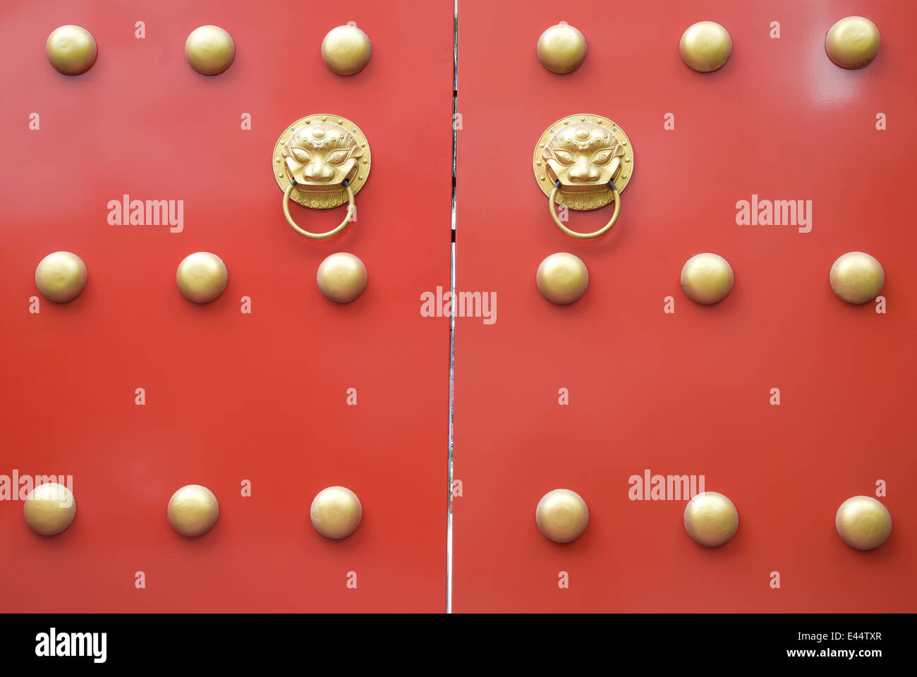 Chinese traditional gate hi-res stock photography and images - Alamy