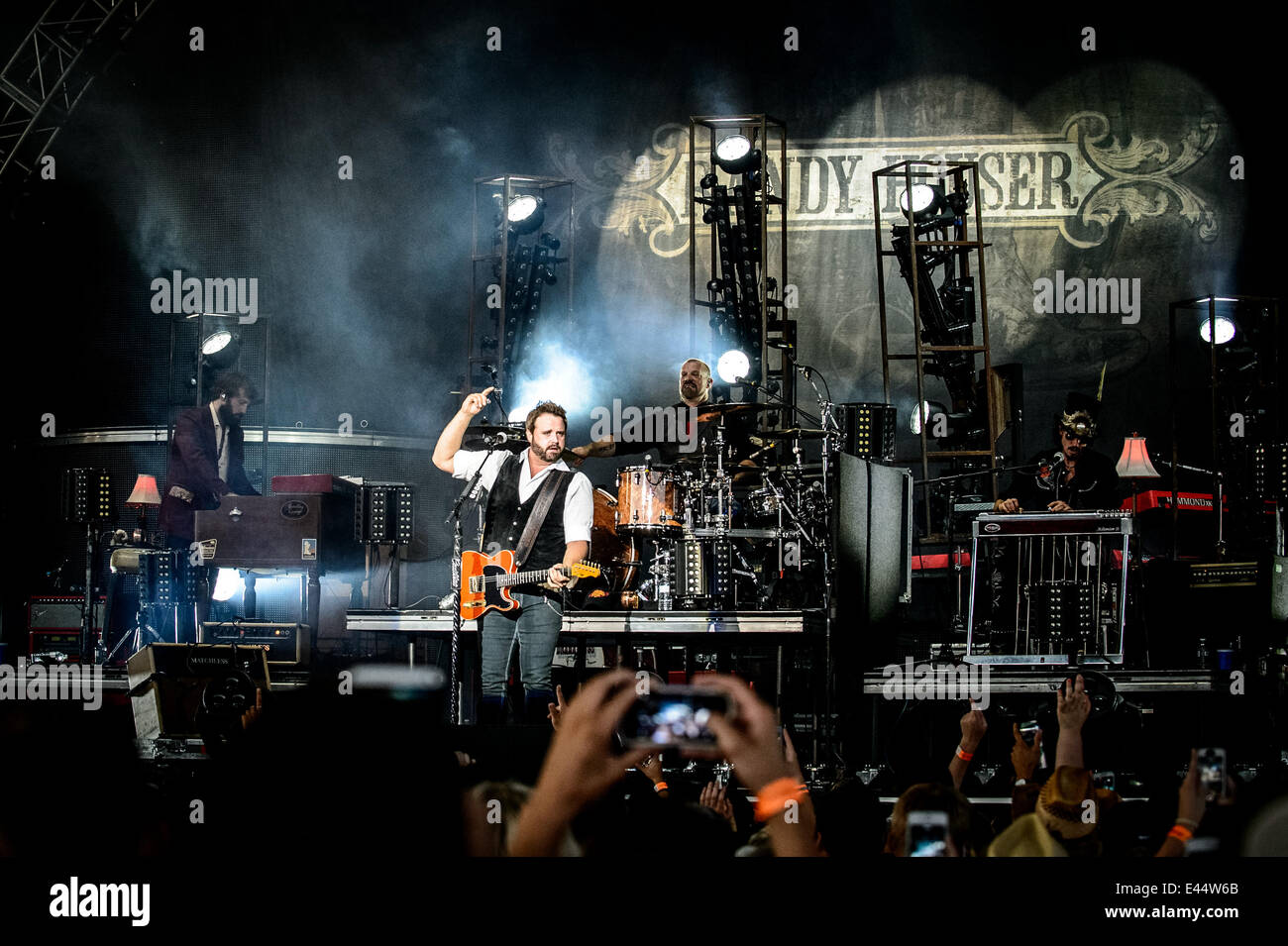 American country music artist hi-res stock photography and images - Alamy