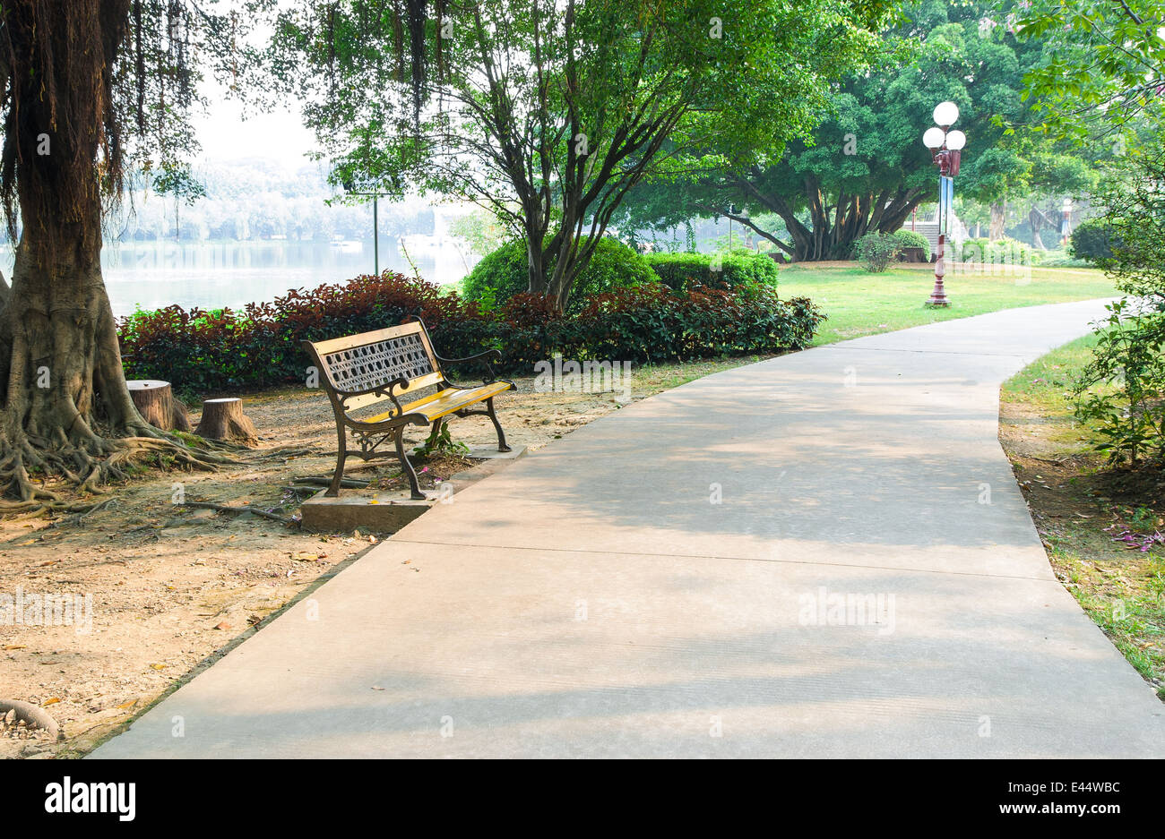 walking path in a park Stock Photo - Alamy