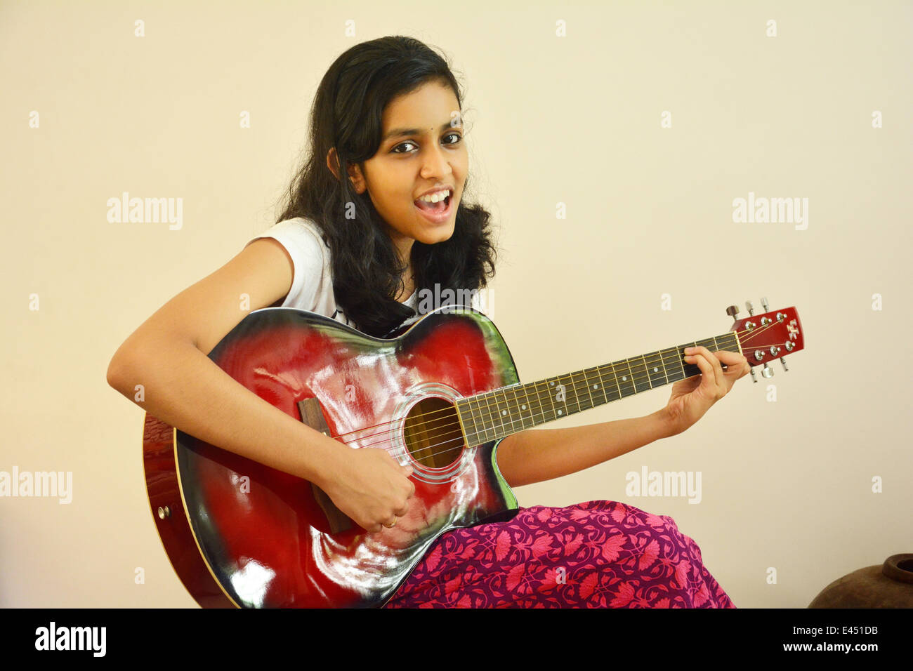 Girl playing guitar Stock Photo - Alamy