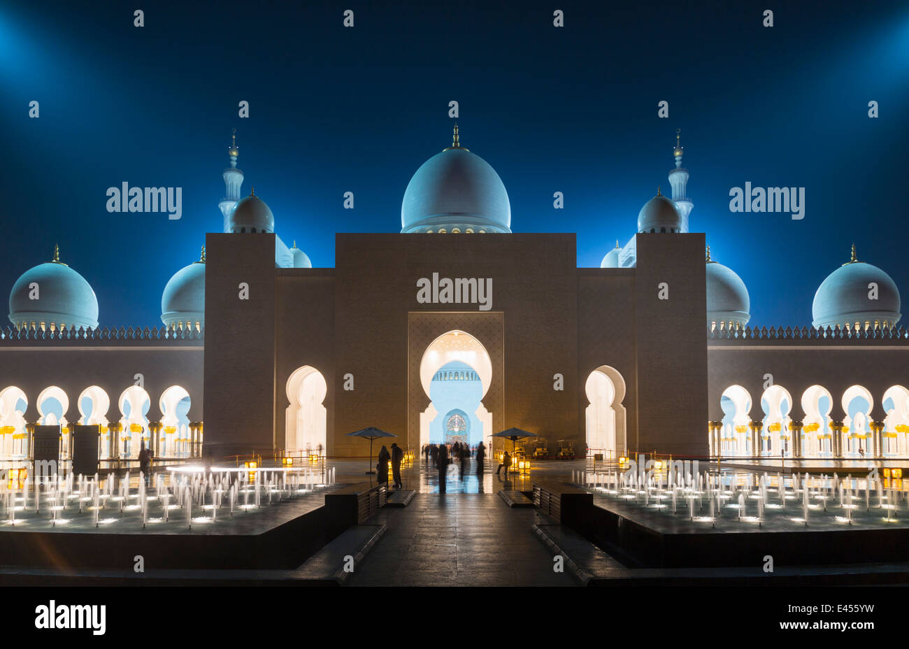 Sheikh zayed mosque night hi-res stock photography and images - Alamy