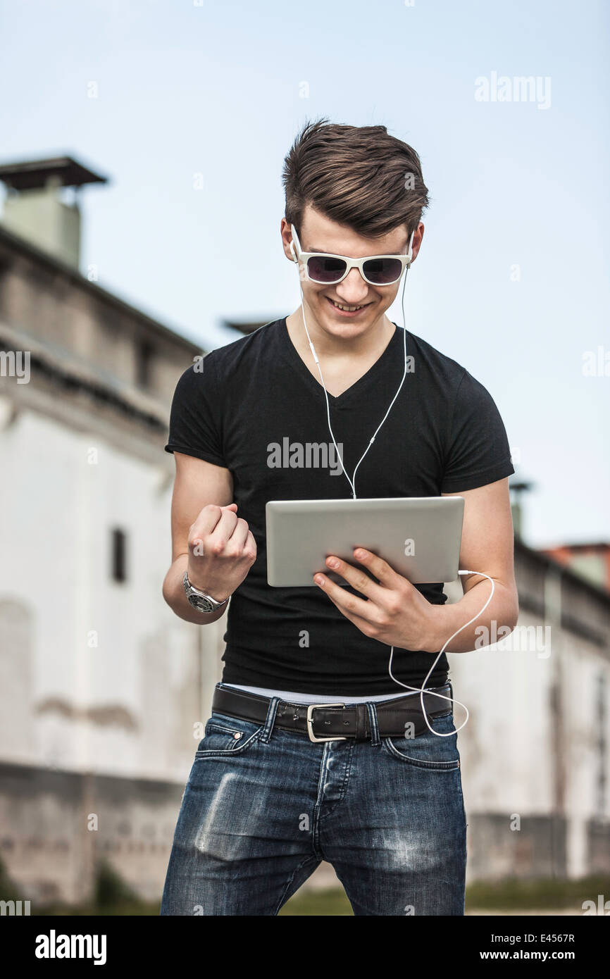 Digital eyewear hi-res stock photography and images - Alamy