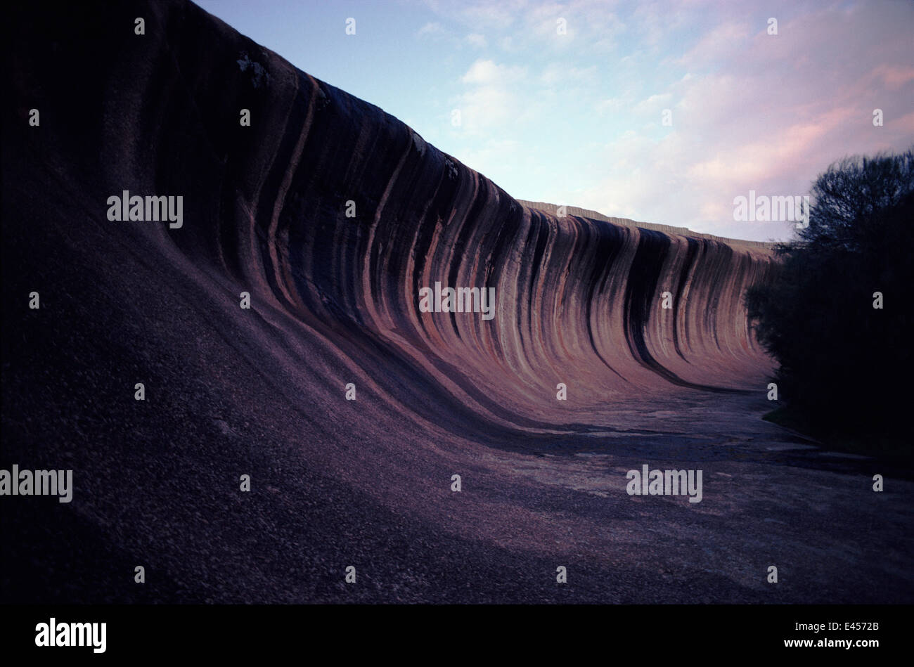 Wave rock, eroded granite plateau, 27 million years old Hyden, Western ...