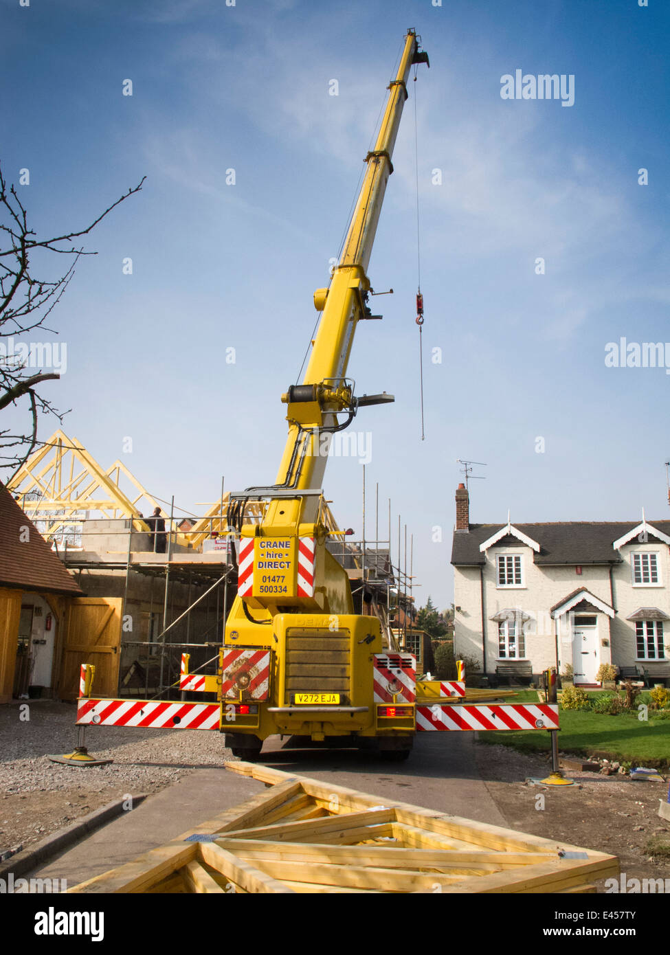 self building house, constructing roof, lifting roof, trusses with ... self building house, constructing roof, lifting roof, trusses with ...