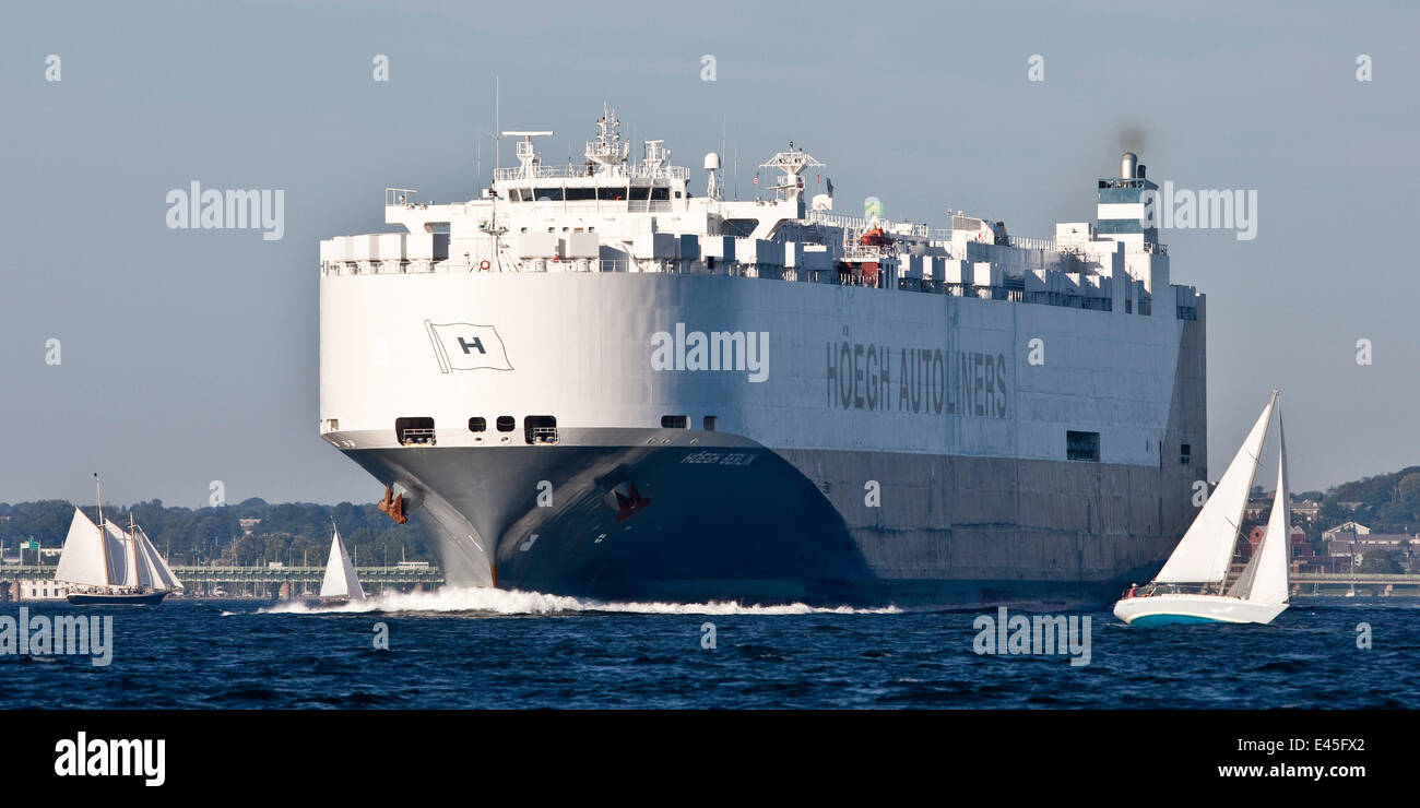 Hoegh Autoliners car transporter ferry with small yachts sailing around ...