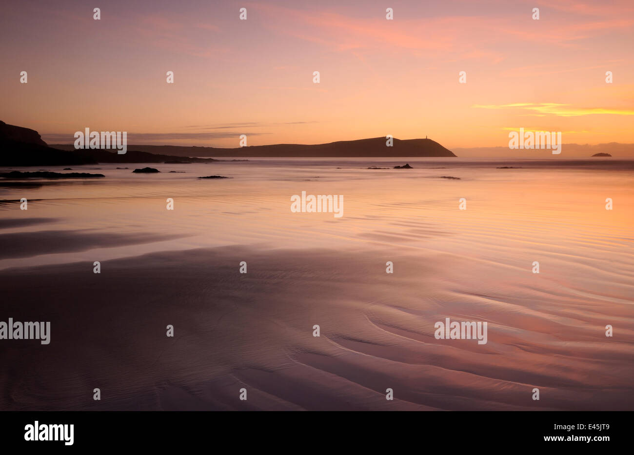 Polzeath blue flag beach sunset hi-res stock photography and images - Alamy