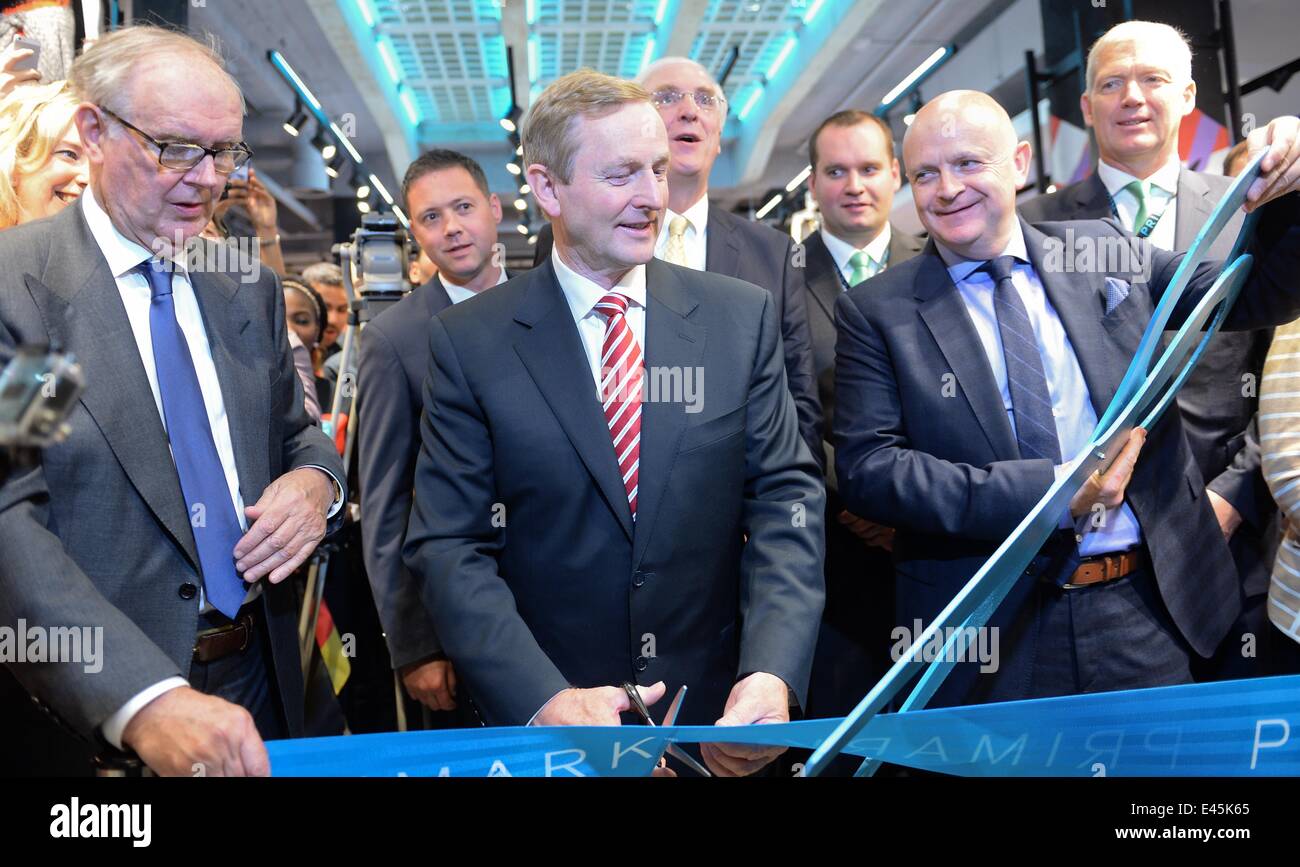 Paul marchant primark hi-res stock photography and images - Alamy