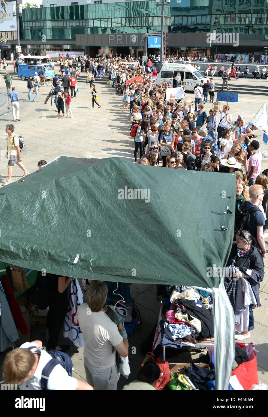 Poor working conditions hi-res stock photography and images - Alamy